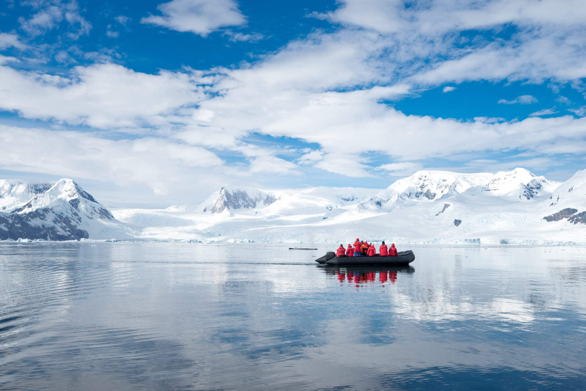 Your Guide: How to Travel to Antarctica in Style - Luxury Travel Agency ...